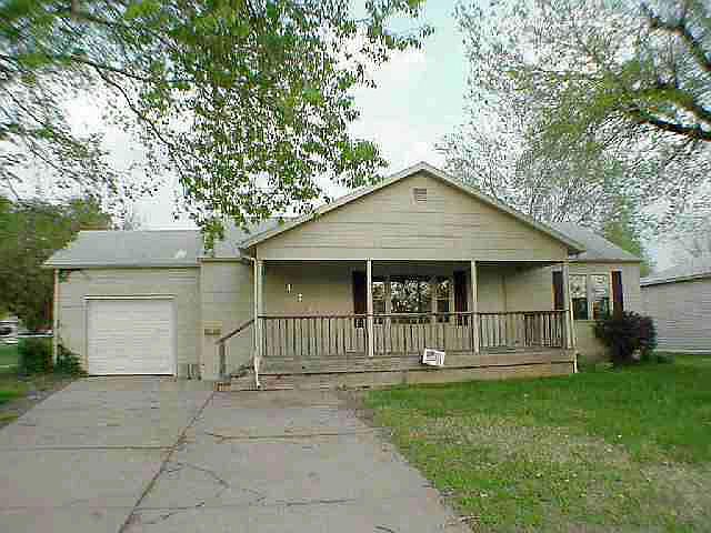 1724 Robbins St, Augusta, KS 67010 | Zillow