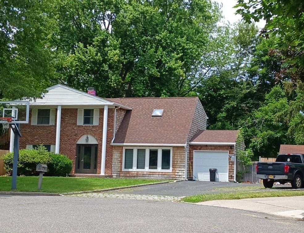 4 Vale Ct, Mount Sinai, NY 11766 | Zillow