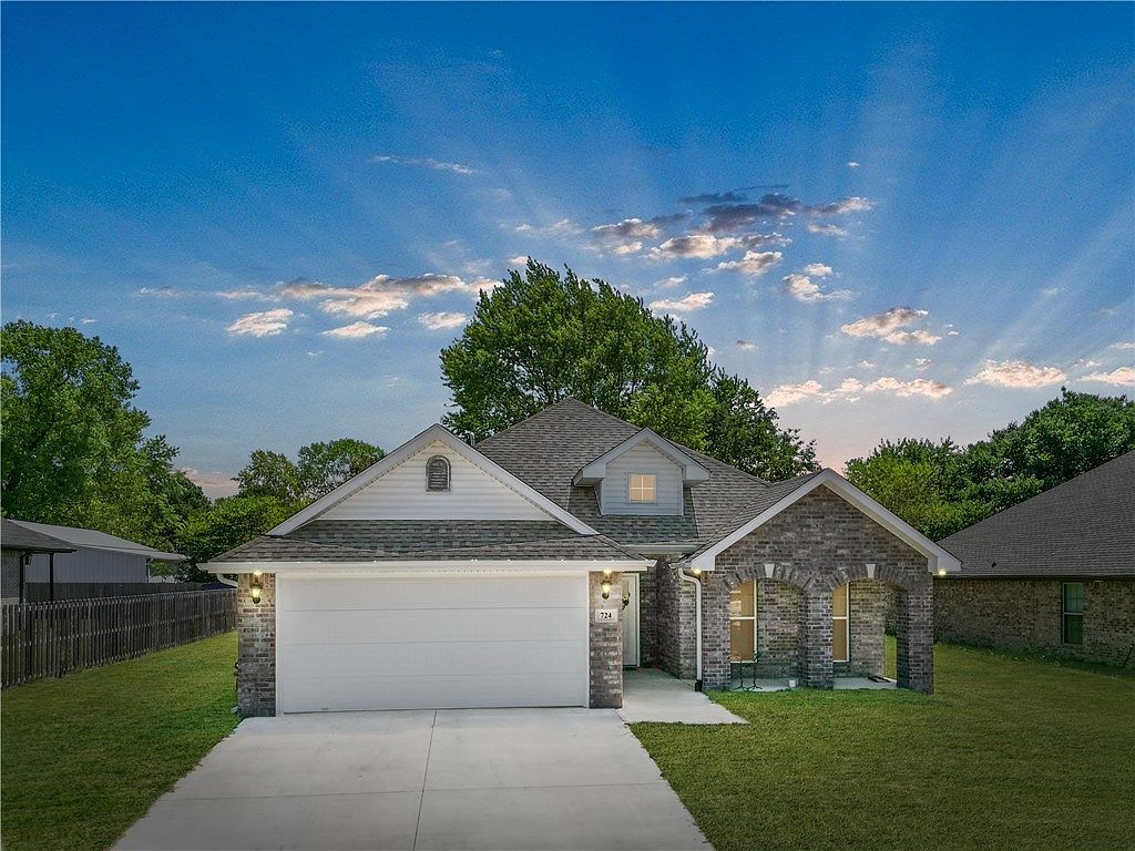 724 Fox Spur, Pea Ridge, AR 72751 | Zillow