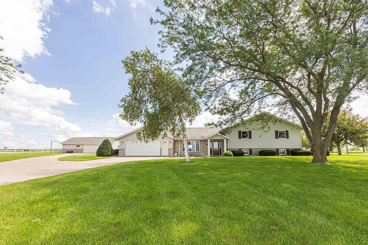 1716 Highway 80, Hazel Green, WI 53811 | Zillow