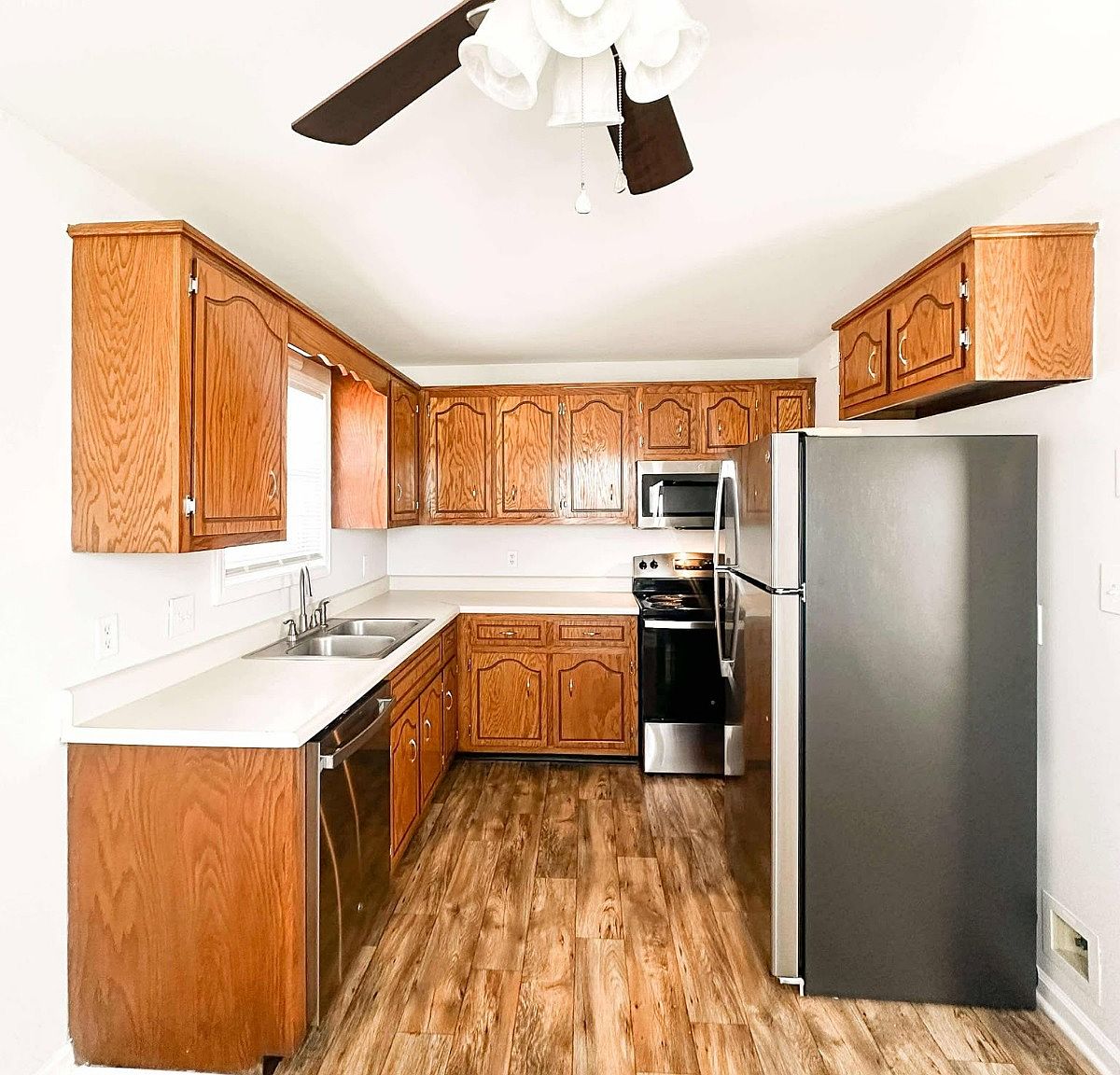 112 Ballygar St APT E, Clarksville, TN 37043 | Zillow