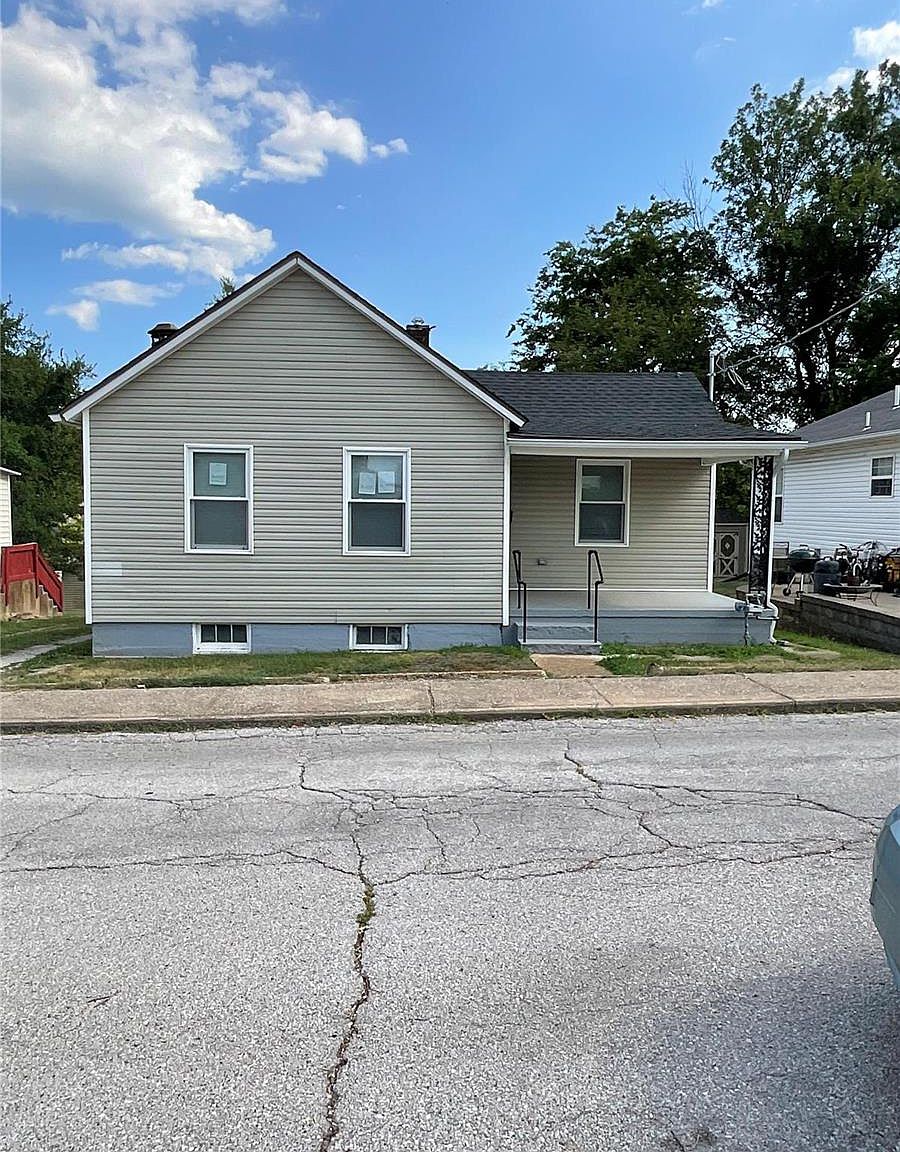 212 Walnut St, Crystal City, MO 63019 | Zillow