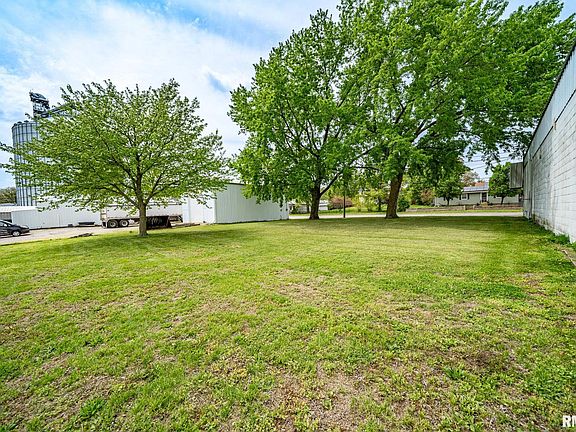 1 S Main St, Forest City, IL 61532 | MLS #PA1257694 | Zillow