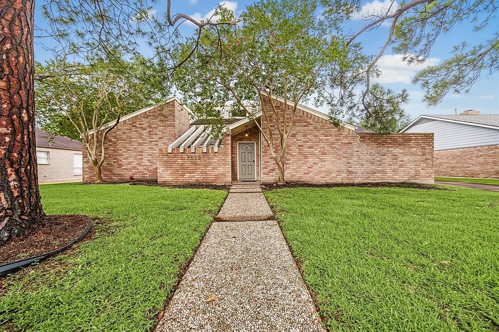 7619 Bankside Dr, Houston, TX 77071 | Zillow