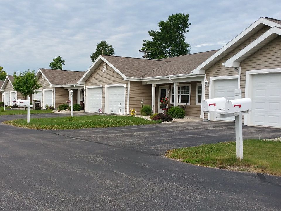 Villas Of Combined Locks - 334 Wallace St Combined Locks WI | Zillow