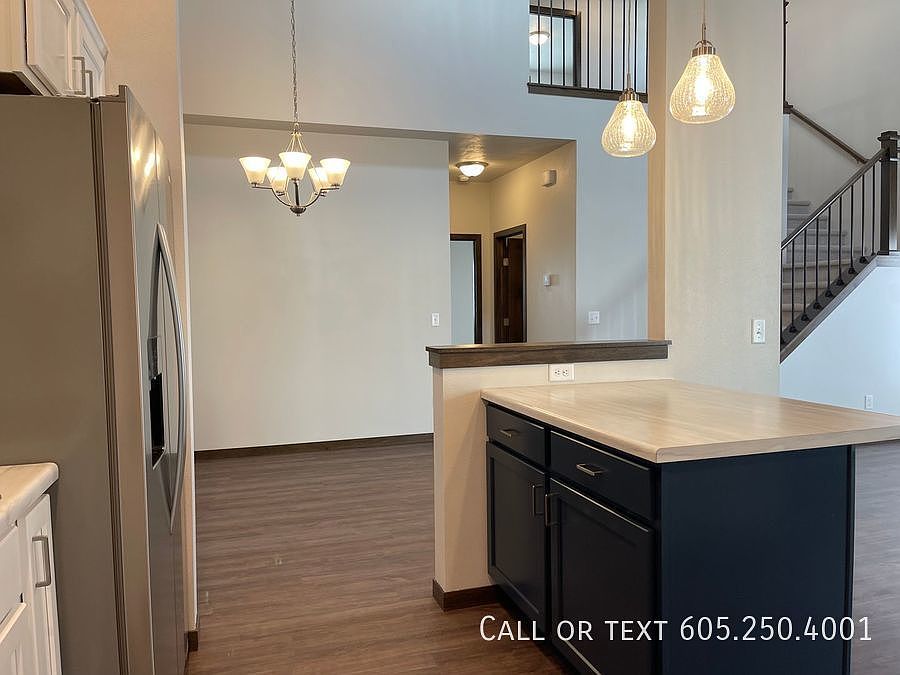 2801 S Julia Pl, Sioux Falls, SD 57106 | Zillow