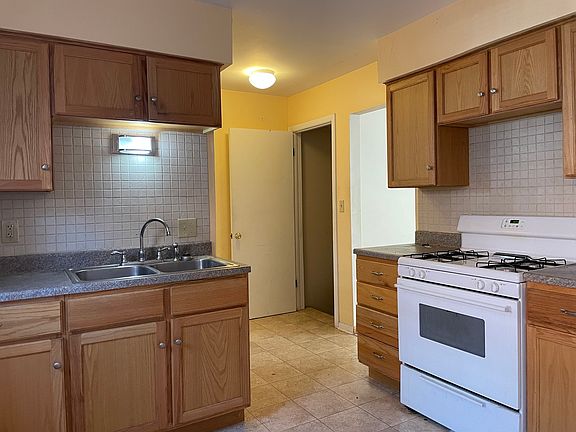 130 E Northwest Hwy, Des Plaines, IL 60016 | MLS #11871295 | Zillow