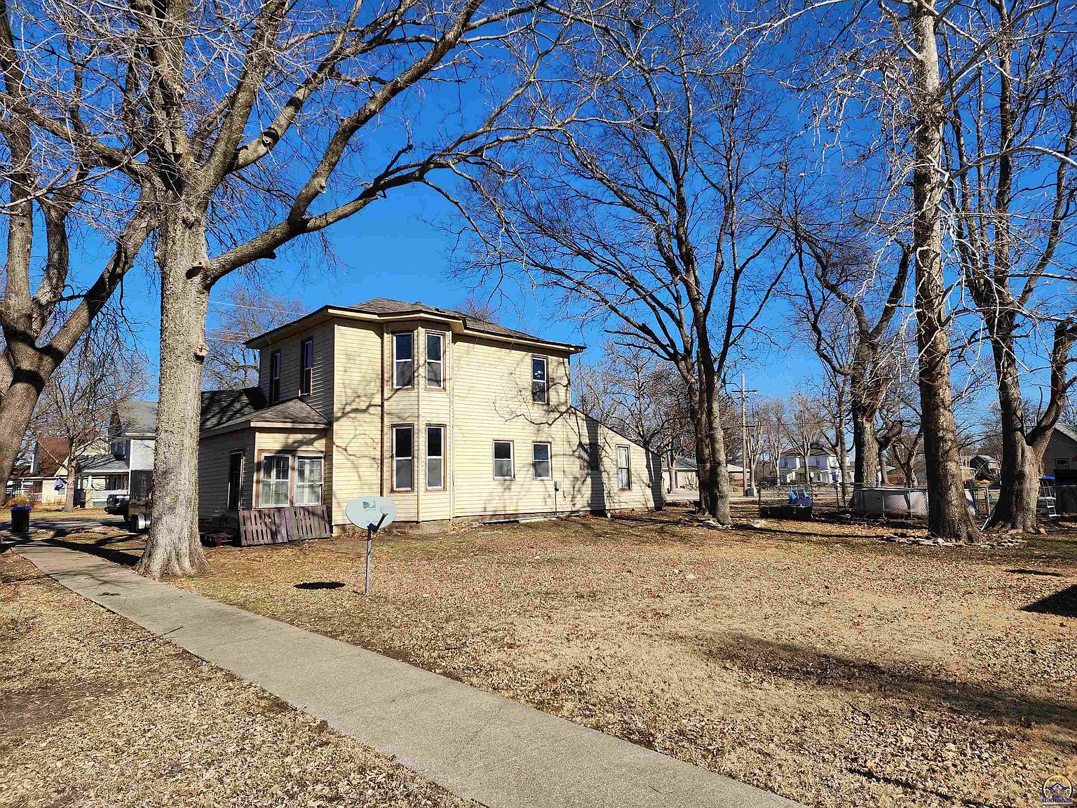 303 E Perry St, Rossville, KS 66533 | Zillow