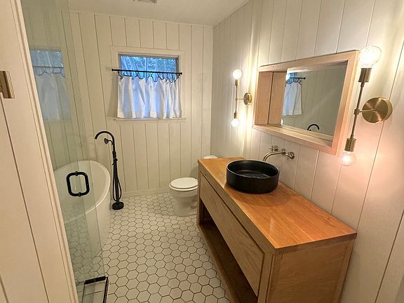 1008 Keith Pumphrey Dr, River Oaks, TX 76114 | Zillow