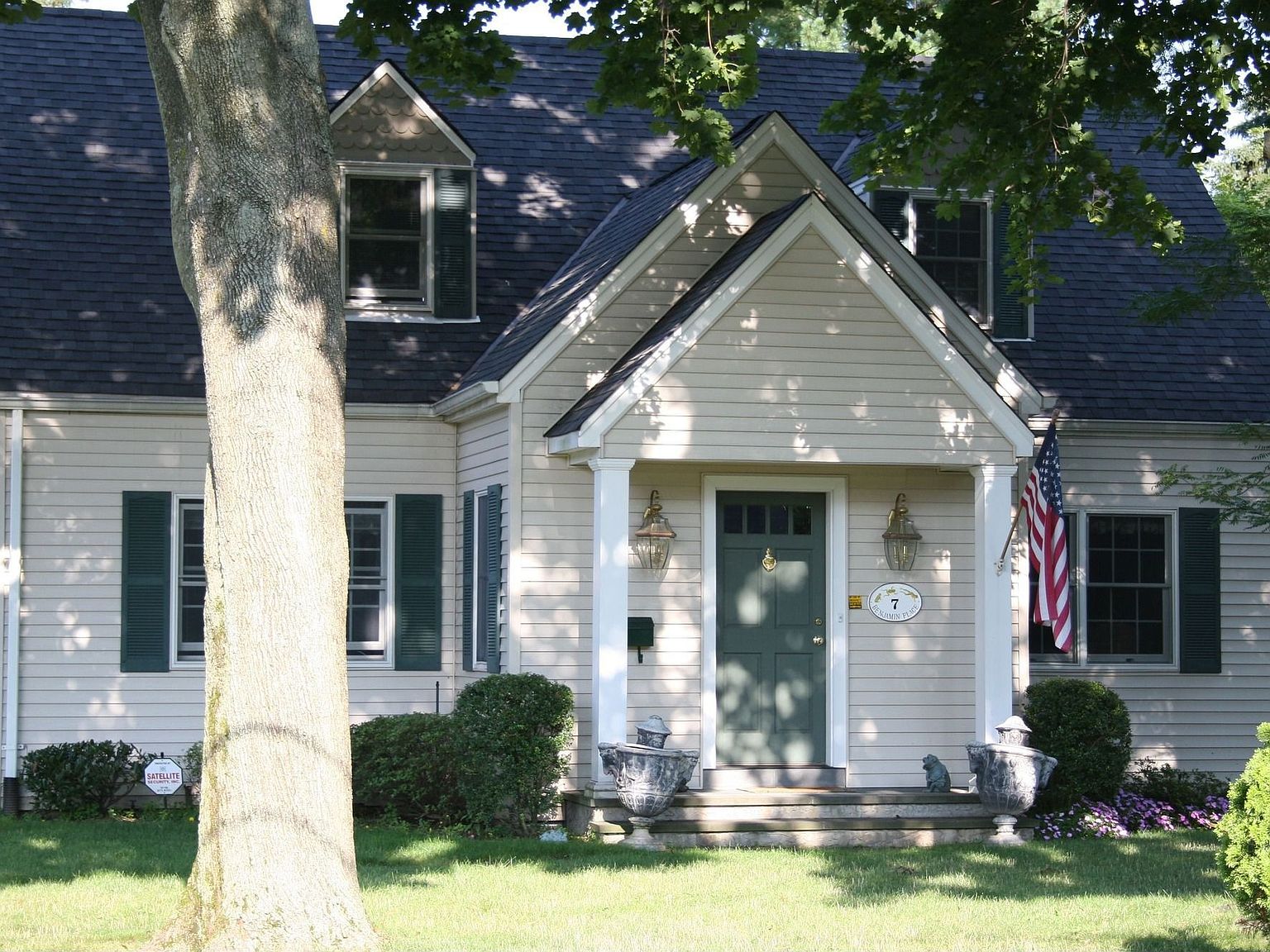 7 Benjamin Pl, Locust Valley, NY 11560 | Zillow