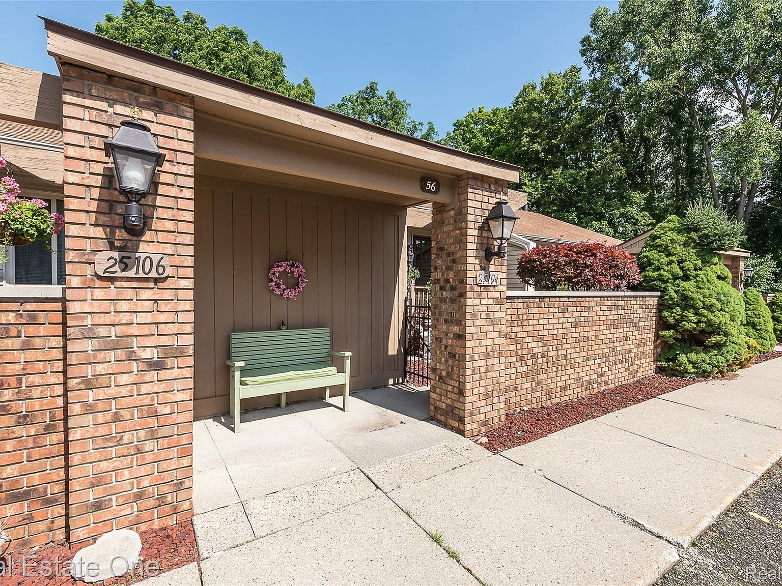 25104 Hamilton Ct Unit 4, South Lyon, MI 48178 | MLS #20251016767 | Zillow