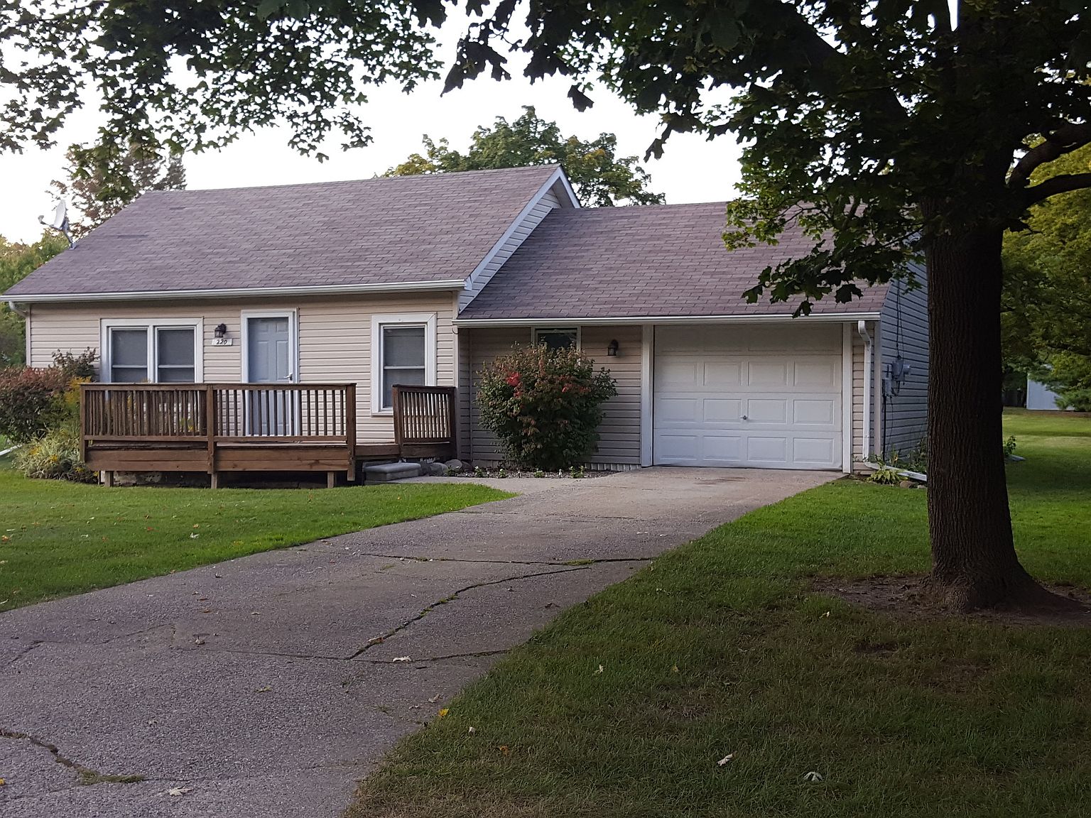 220 Bay St, Davison, MI 48423 | Zillow