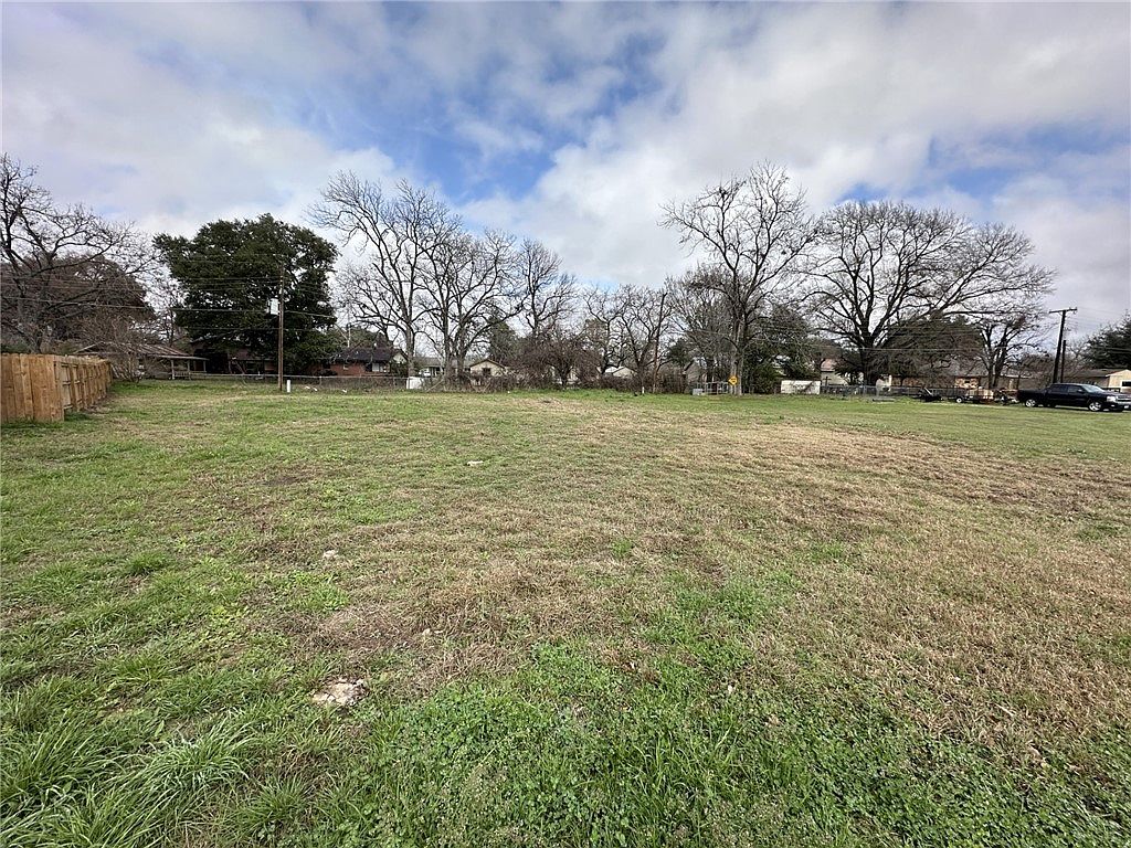 20 Lenora Dr, Hearne, TX 77859 | Zillow