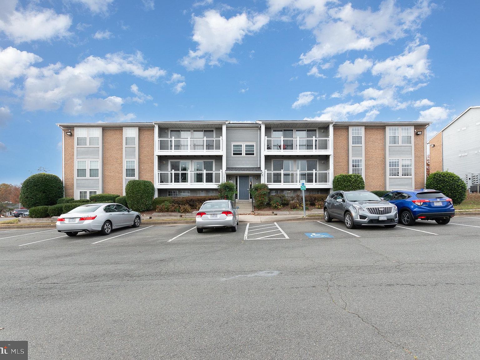 17060 Capri Ln APT 302, Dumfries, VA 22026 | MLS #VAPW2082302 | Zillow