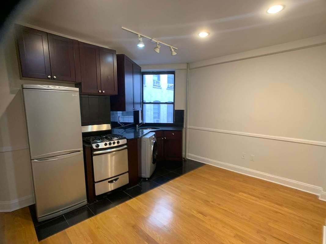 132 Thompson St #16A, New York, NY 10012 | Zillow