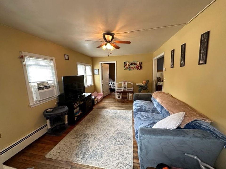 4 Riverview Ave FLOOR 2, New Windsor, NY 12553 | Zillow