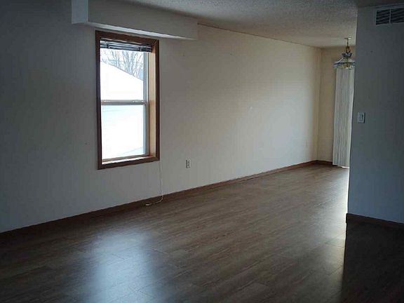 1003 Scott Park Dr, Iowa City, IA 52245 | Zillow