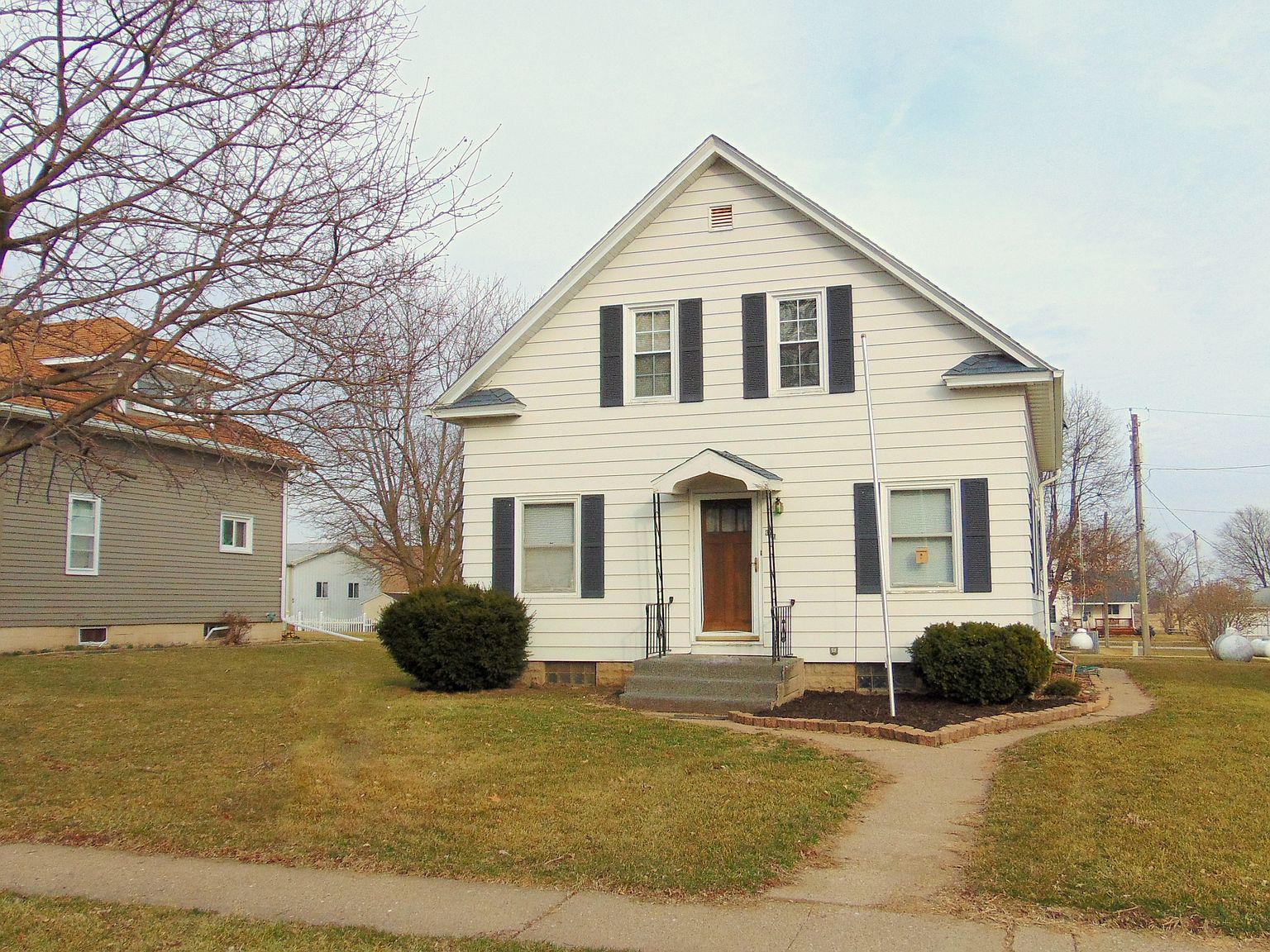 317 Maple St, Bennett, IA 52721 | Zillow