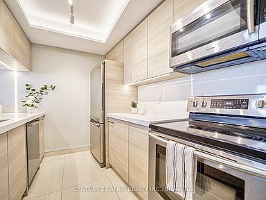 77 Harbour Sq #811, Toronto, ON M5J 2S2 | Zillow
