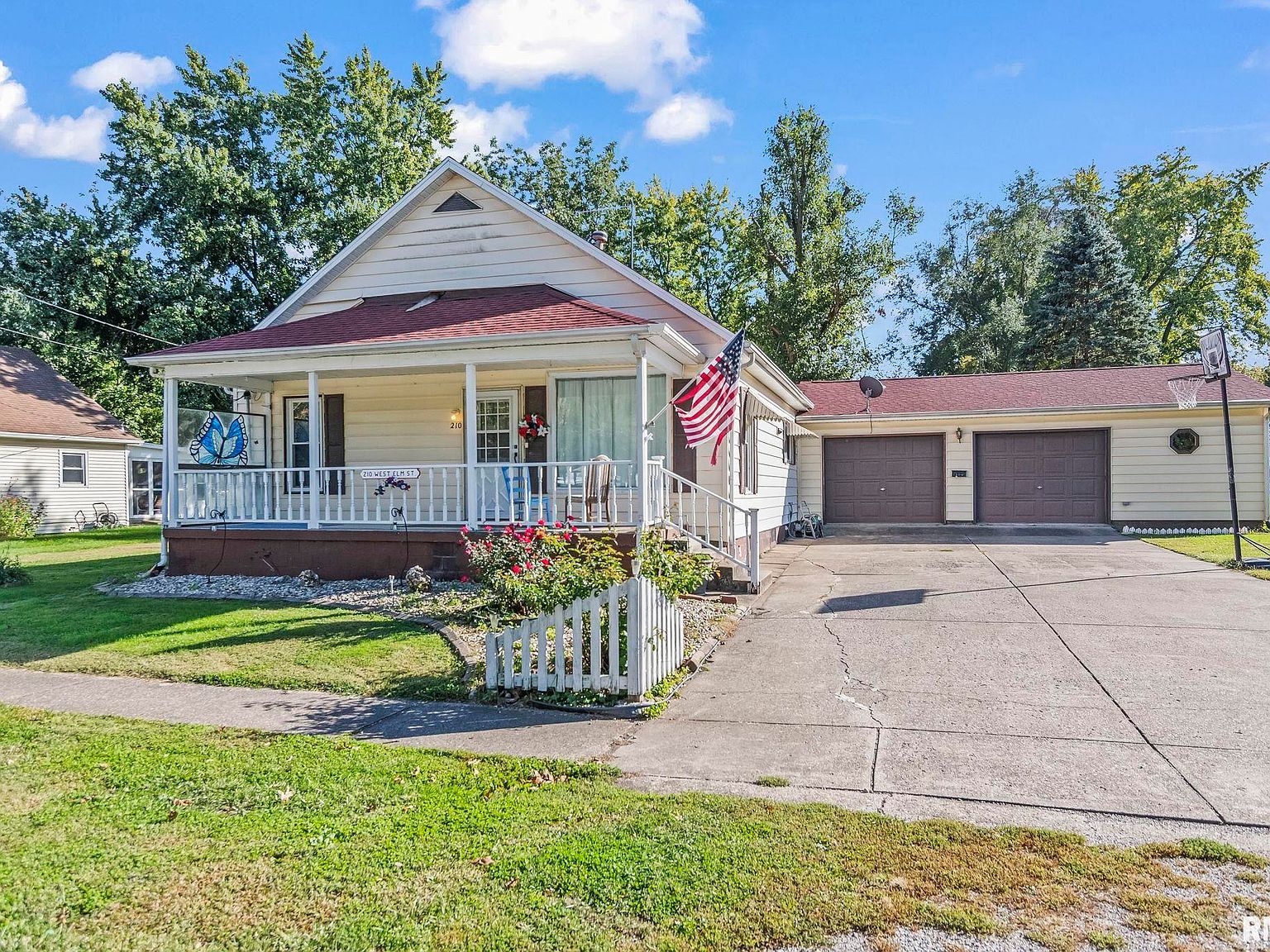 210 W Elm St, Thayer, IL 62689 | Zillow