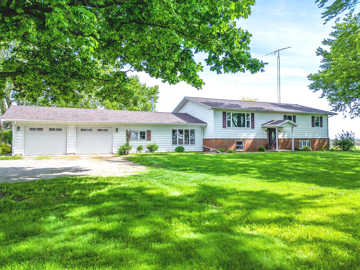 2852 E 2400 North Rd, Donovan, IL 60931 | Zillow