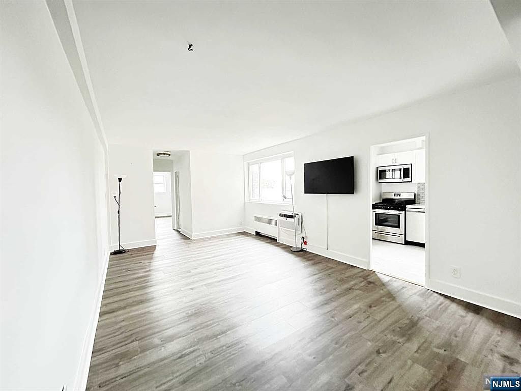 2345 Linwood Ave APT 3E, Fort Lee, NJ 07024 | Zillow