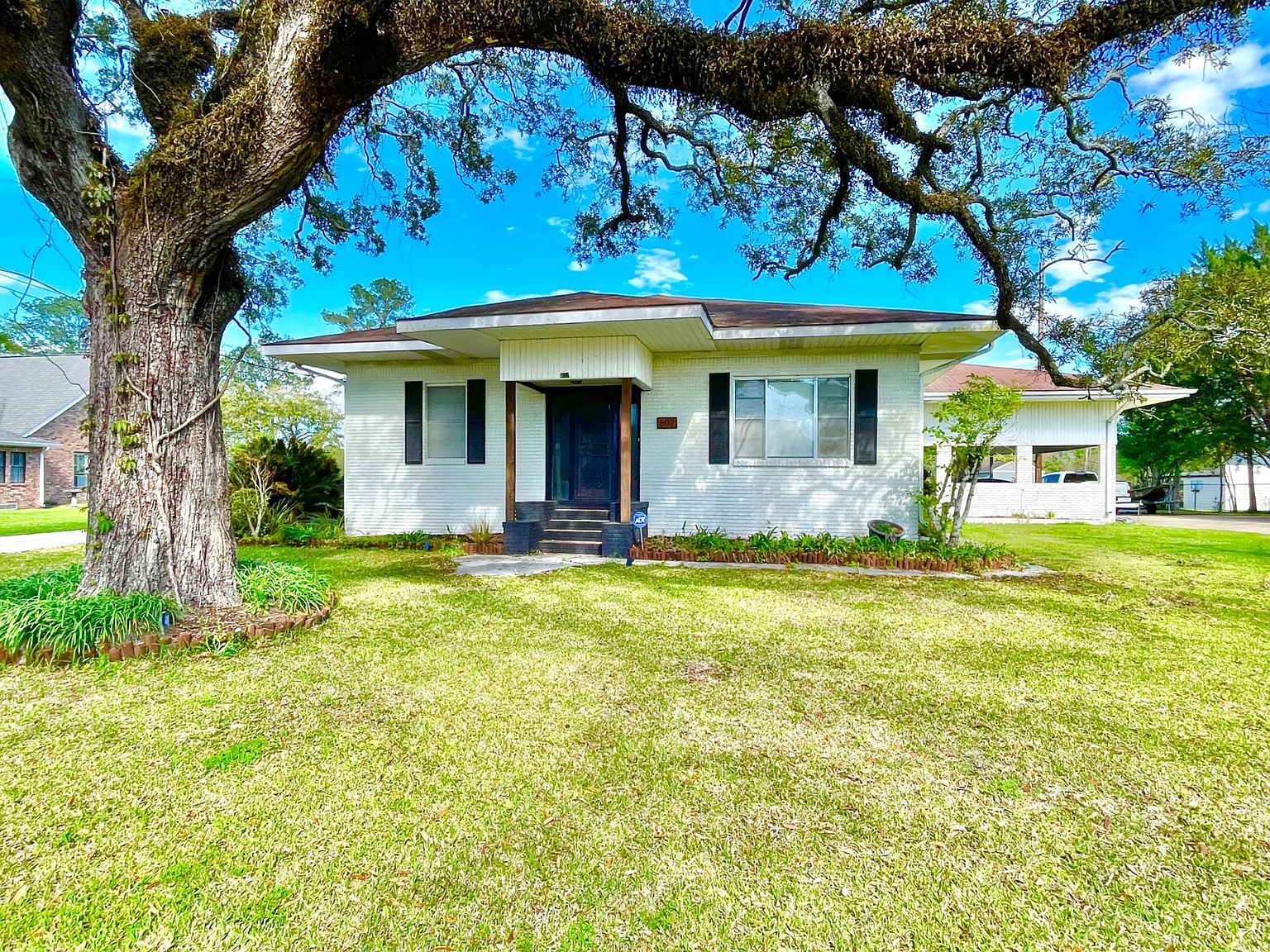 802 Main St, Patterson, LA 70392 | MLS #11257894 | Zillow
