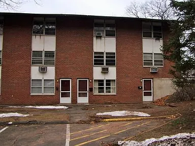 49 Terrace Gdns Wallingford CT | Zillow