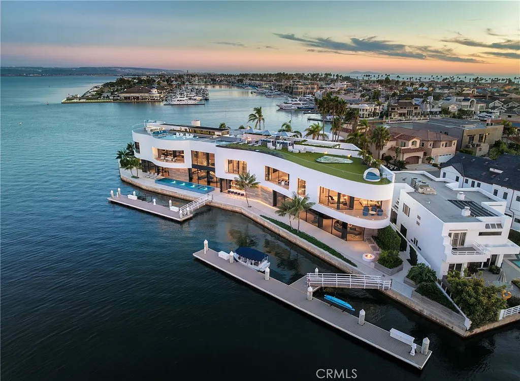 320' of Private Bayfront! 3,600 Sq. Ft. Rooftop Deck! $43 Million in ...