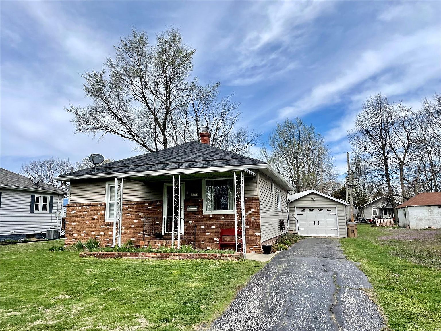 605 Henrietta St, Gillespie, IL 62033 | Zillow
