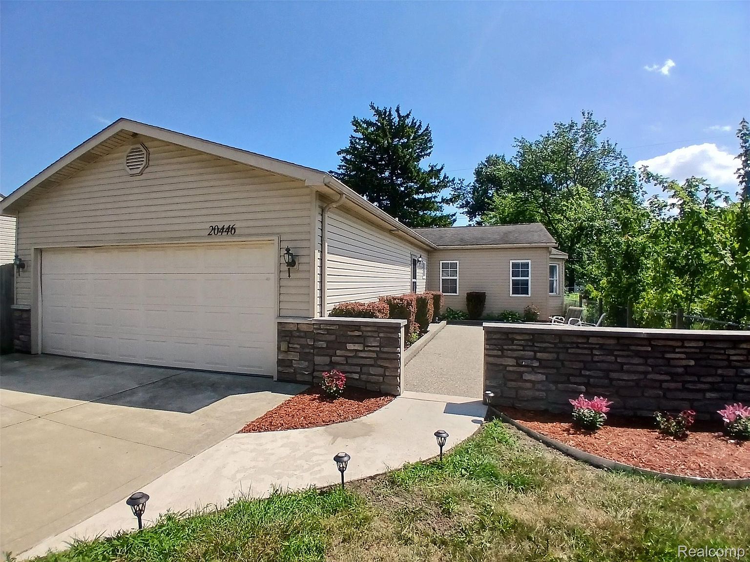 20446 Williamson St, Clinton Township, MI 48035 | MLS #20250024964 | Zillow