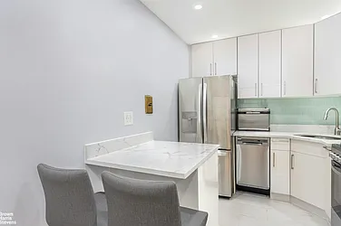 The Churchill at 300 East 40th Street in Murray Hill : Sales, Rentals ...