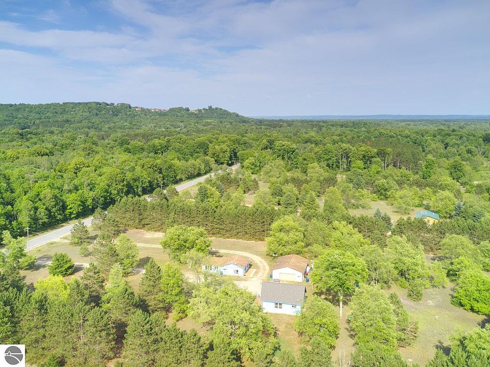 13853 N Manistee County Line Rd, Thompsonville, MI 49683 | MLS #1914763 ...
