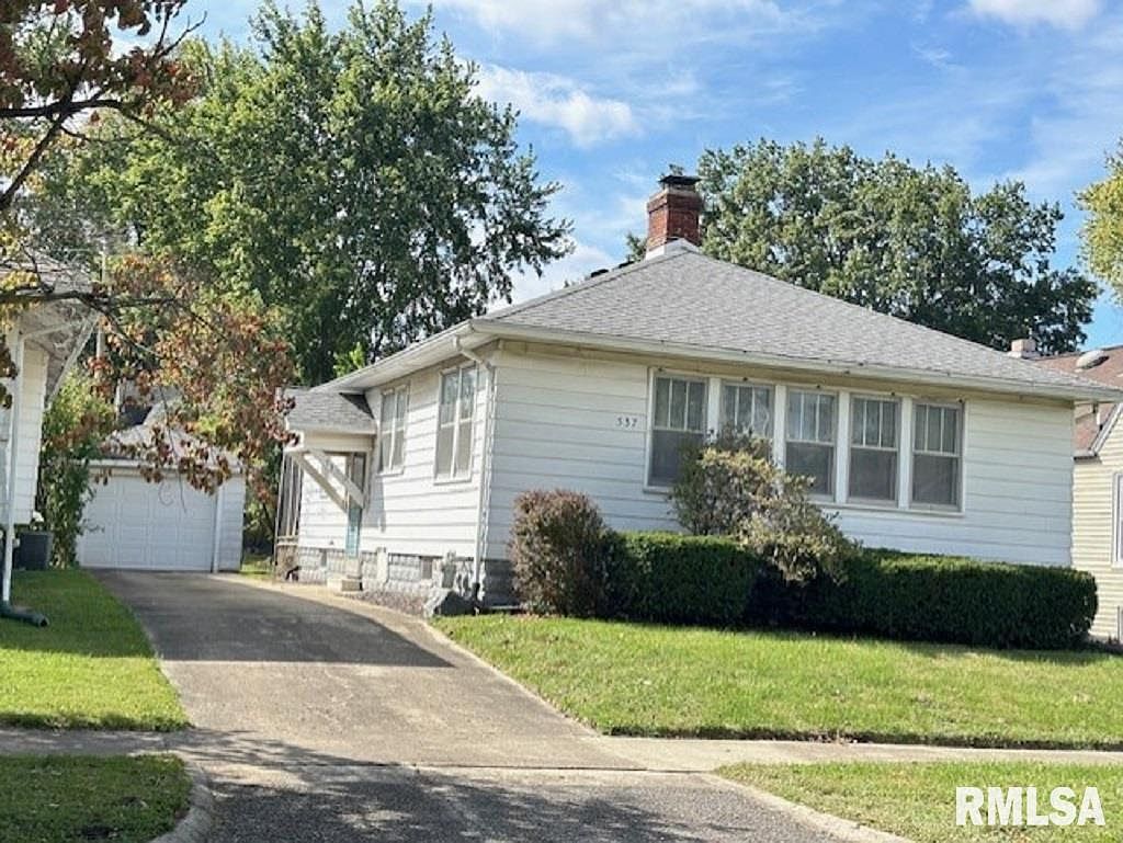 537 S Main St, Taylorville, IL 62568 | Zillow