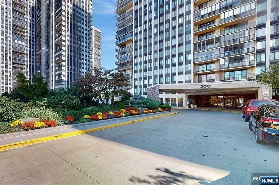 200 Winston Dr APT 418, Cliffside Park, NJ 07010 | MLS #26000974 | Zillow