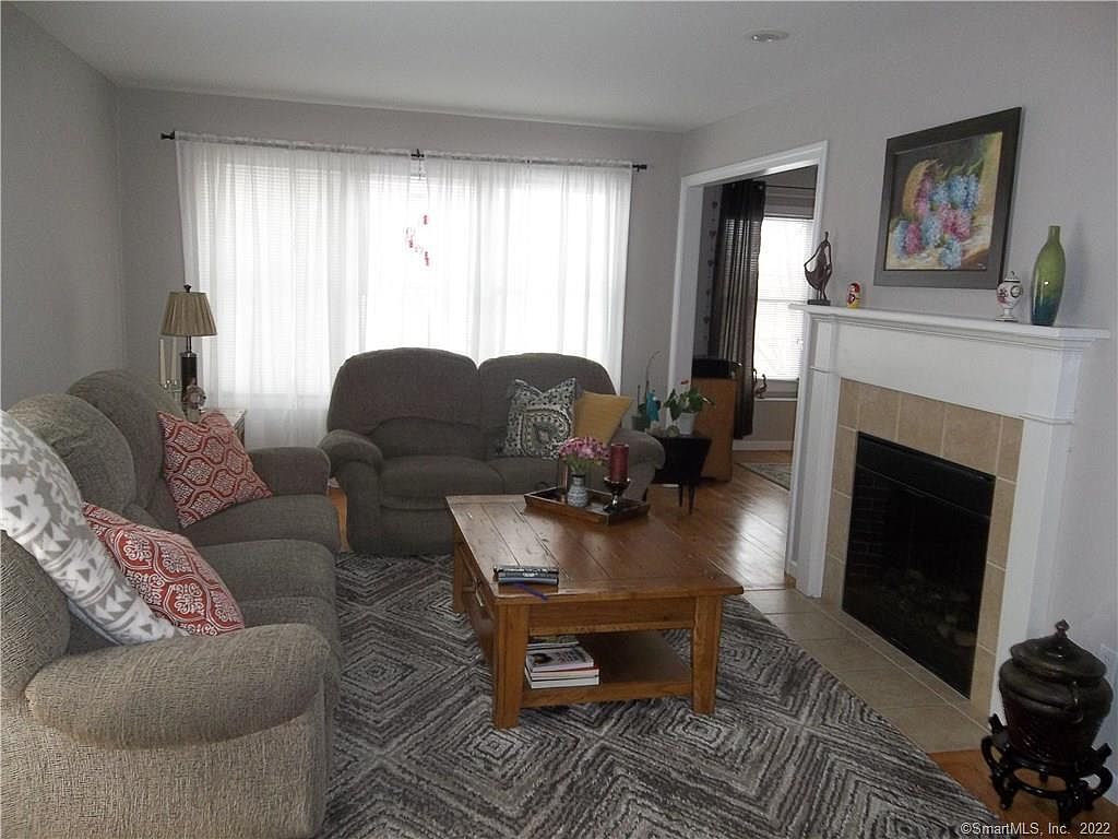 15 Reggie Way E #D, Broad Brook, CT 06016 | Zillow