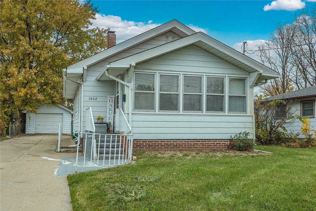 1422 E Pleasant View Dr, Des Moines, IA 50320 | Zillow