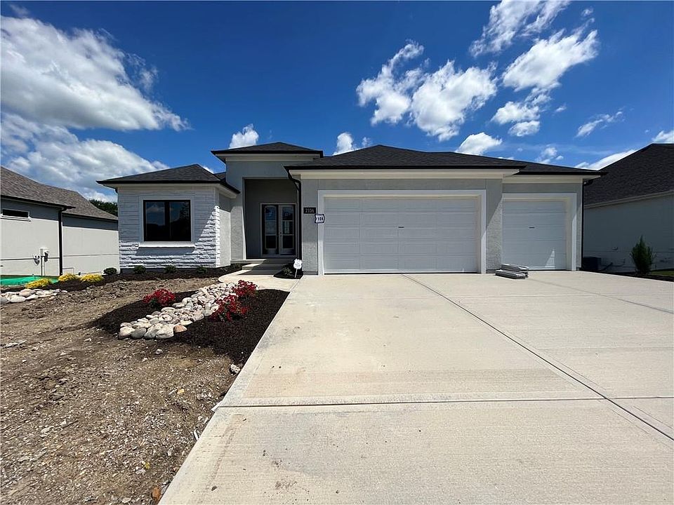 2106 SW Red Barn Ln, Lees Summit, MO 64082 | Zillow