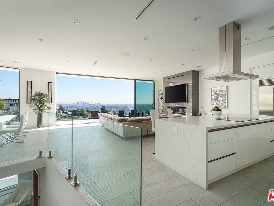 1672 Mountcrest Ave, Los Angeles, CA 90069 | Zillow