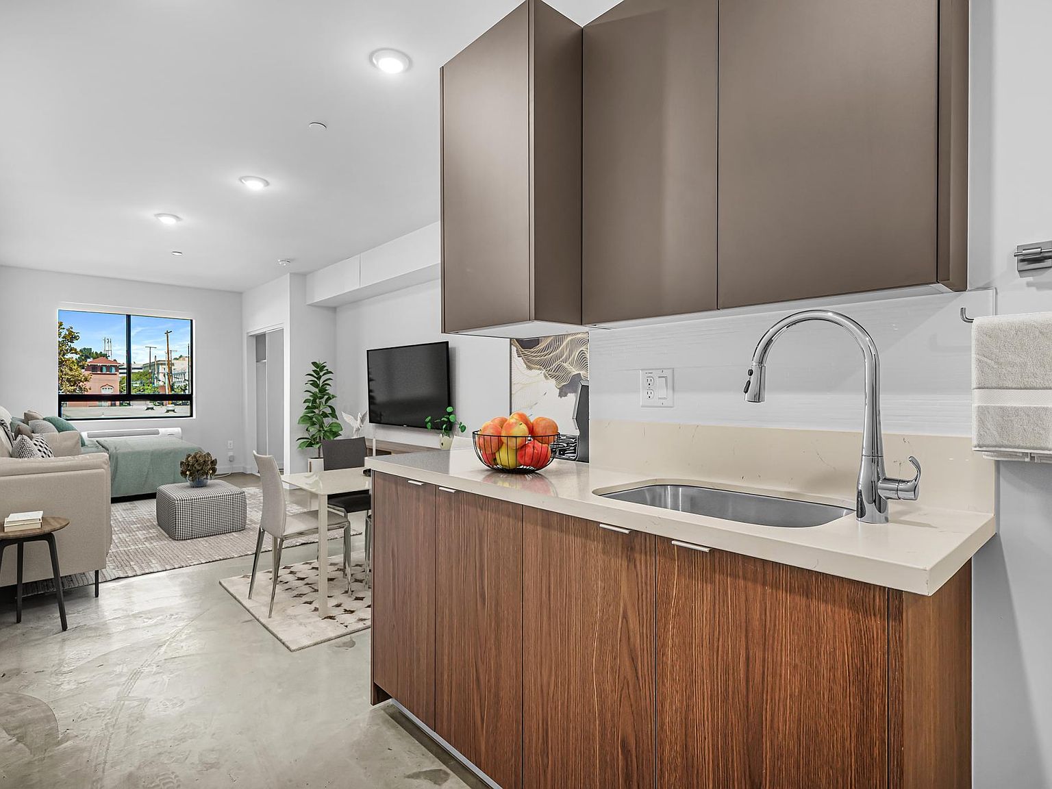 751 Valencia St #F113ACFE4, Los Angeles, CA 90017 | Zillow