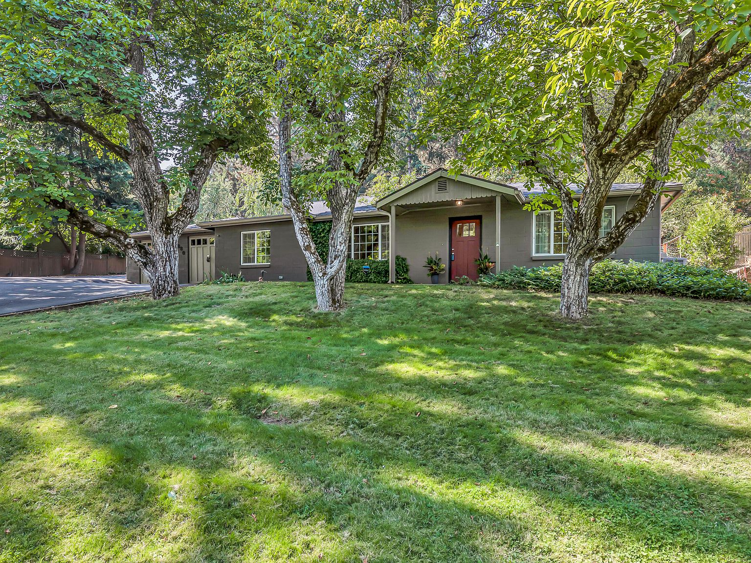 880-882 S 3rd St, Jacksonville, OR 97530 | MLS #220189458 | Zillow