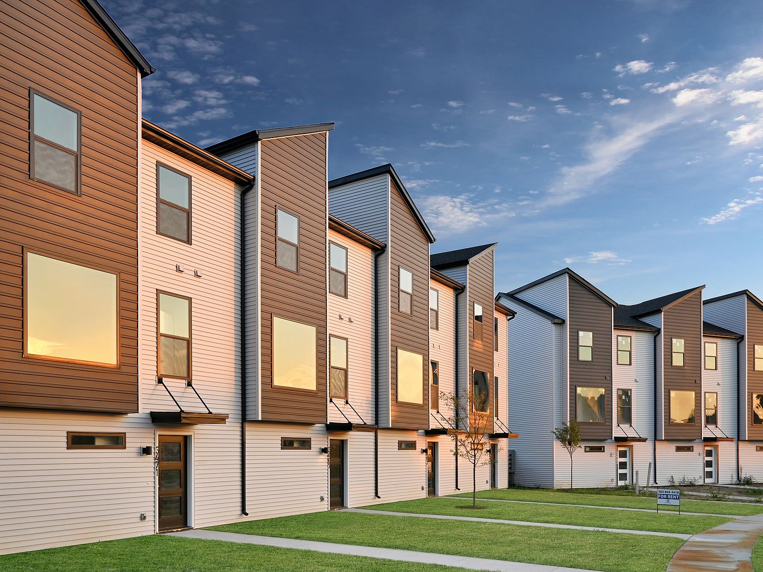 3463 Glenbrook Cir S, Bettendorf, IA 52722 | Zillow