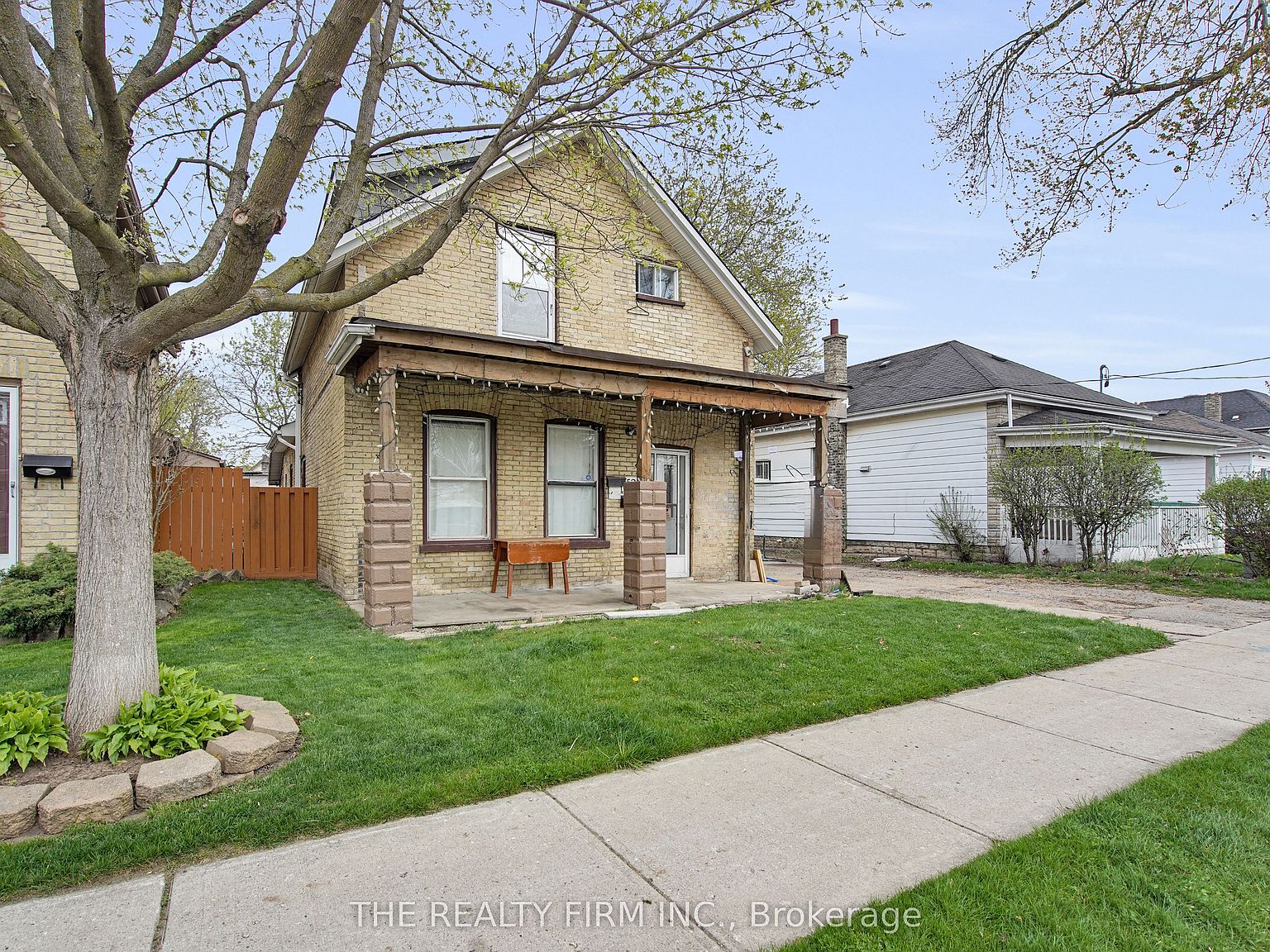 524 Simcoe St, London, ON N6B 1K4 | MLS #X12114228 | Zillow