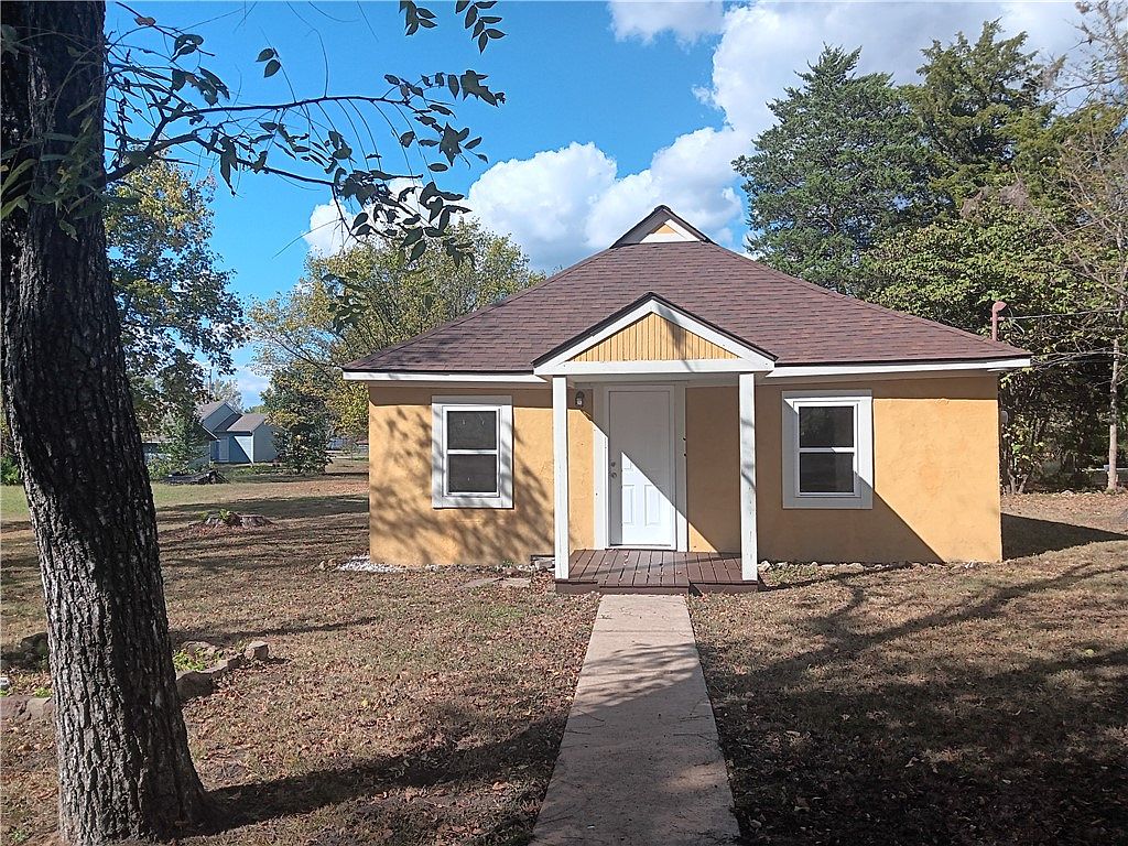 104 W 8th St, Green Forest, AR 72638 | Zillow