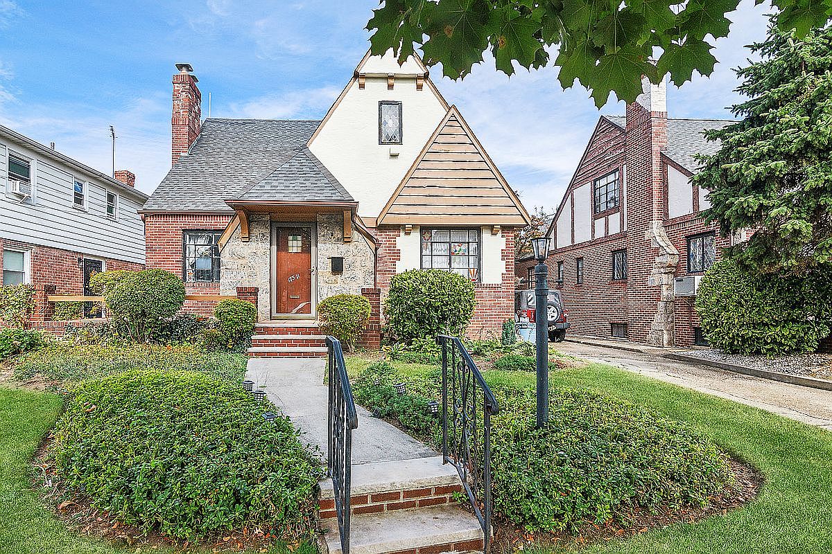 173-11 Mayfield Rd, Jamaica, NY 11432 | Zillow