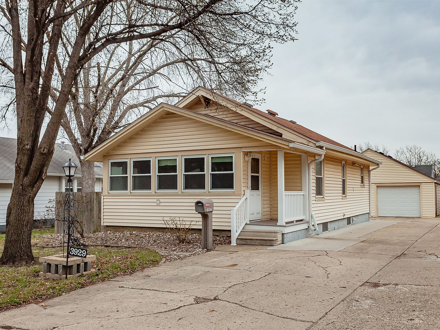 3929 3rd St, Des Moines, IA 50313 | Zillow