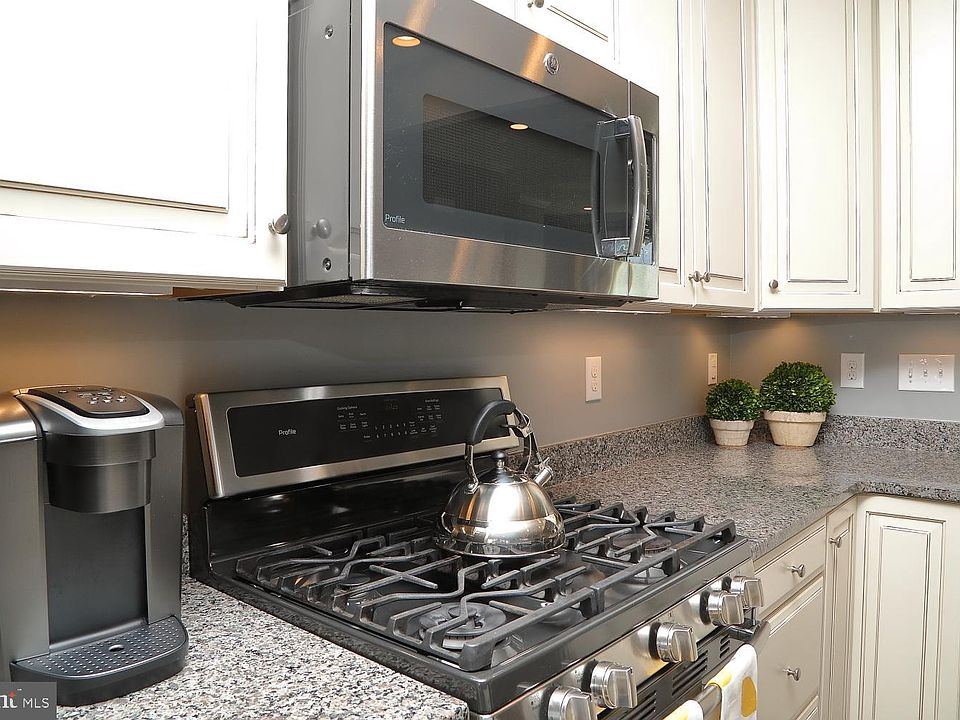 629 Washington Sq, Spring City, PA 19475 | Zillow