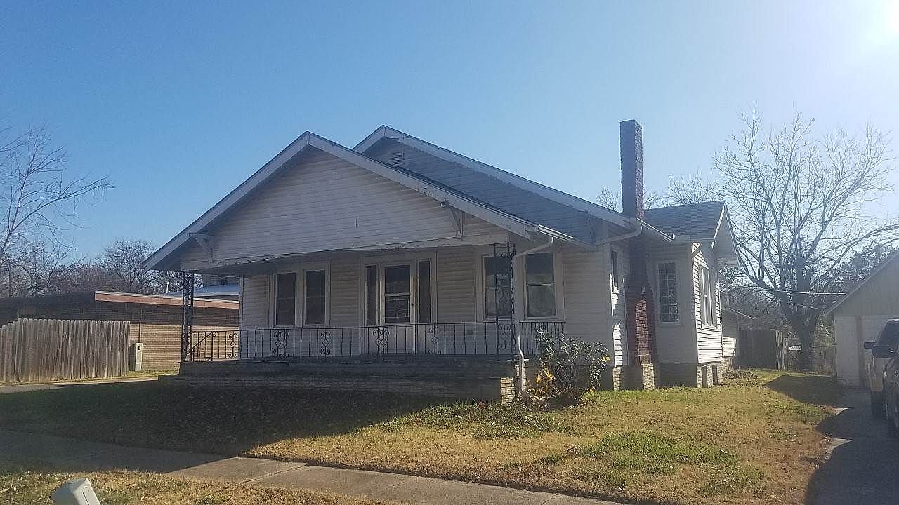 1417 Olive St, Winfield, KS 67156 | Zillow