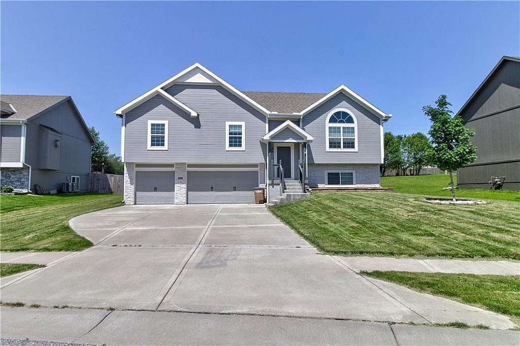 810 Cedar Ridge Dr, Raymore, MO 64083 | Zillow