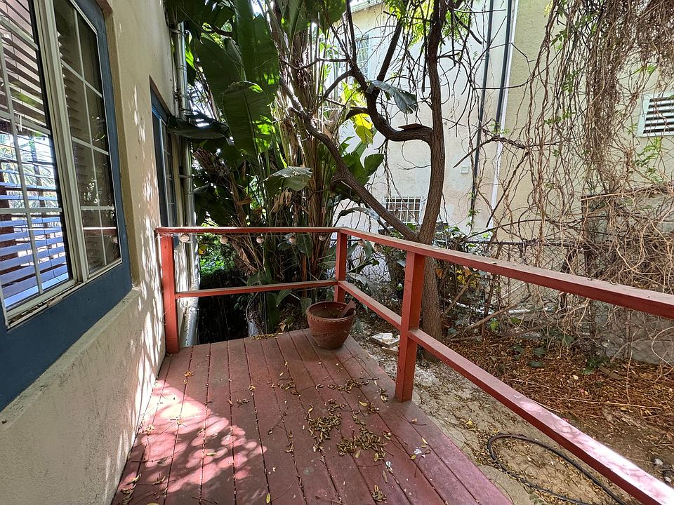 1920s Spanish Courtyard Building Walking distance to all Hollywood ...